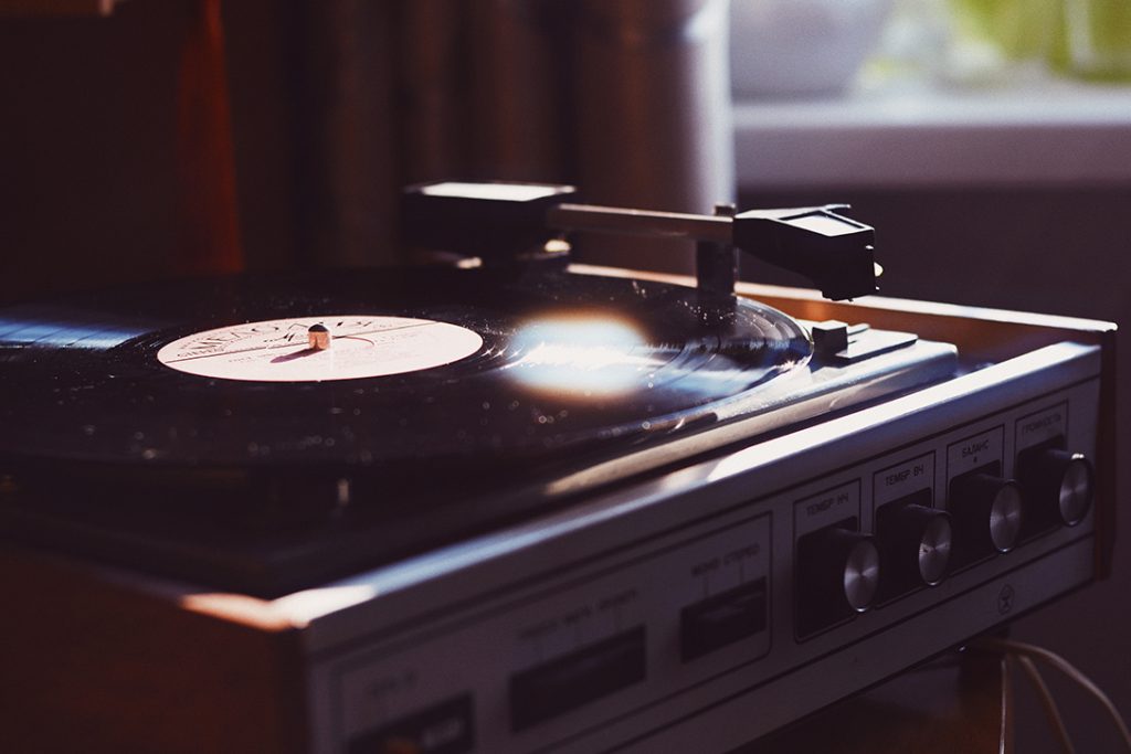 5 choses à savoir avant d'acheter un tourne-disque [GUIDE]